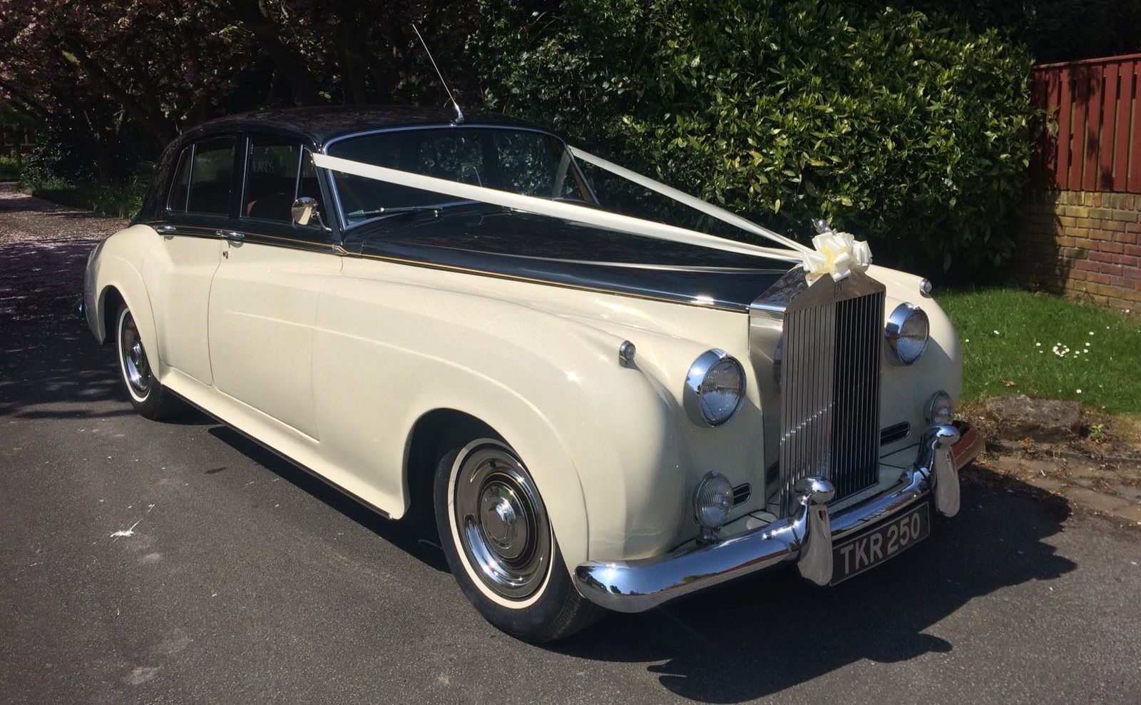 Ivory & Black Wedding Cars | Wedding Car Hire